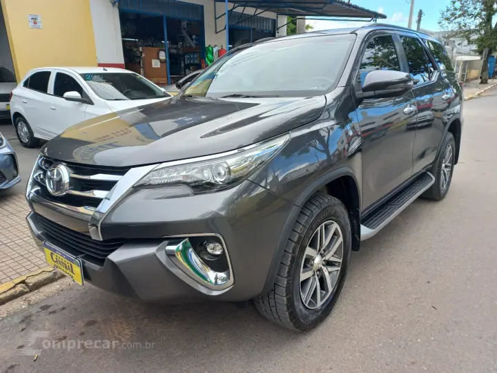 Toyota - HILUX SW4 SRX - 2019 - 239.000,00 - 2338420
