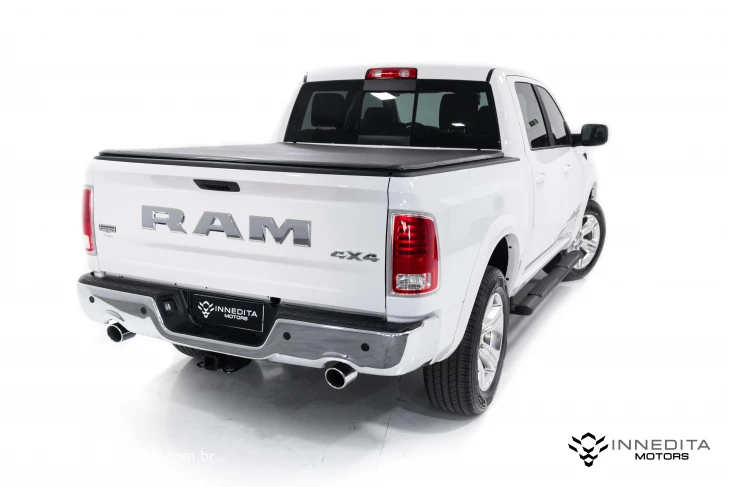 RAM - 1500 5.7 Laramie 4X4 CD V8 - 2023 - 379.000,00 - 1880960